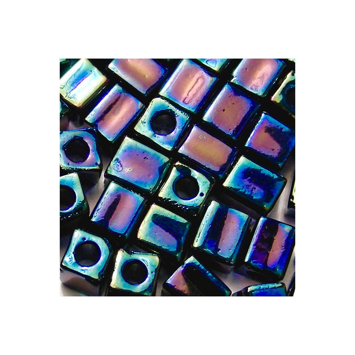 10 grammes of 4mm Cube 452 – Frans Beading